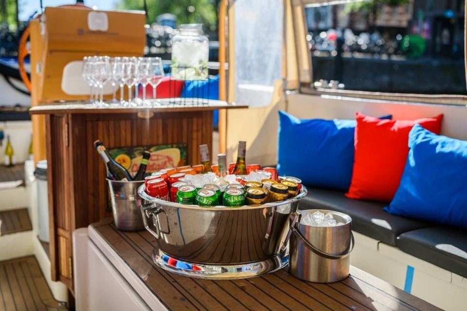 Amsterdam: Booze Cruise with Unlimited Drinks | Tiqets