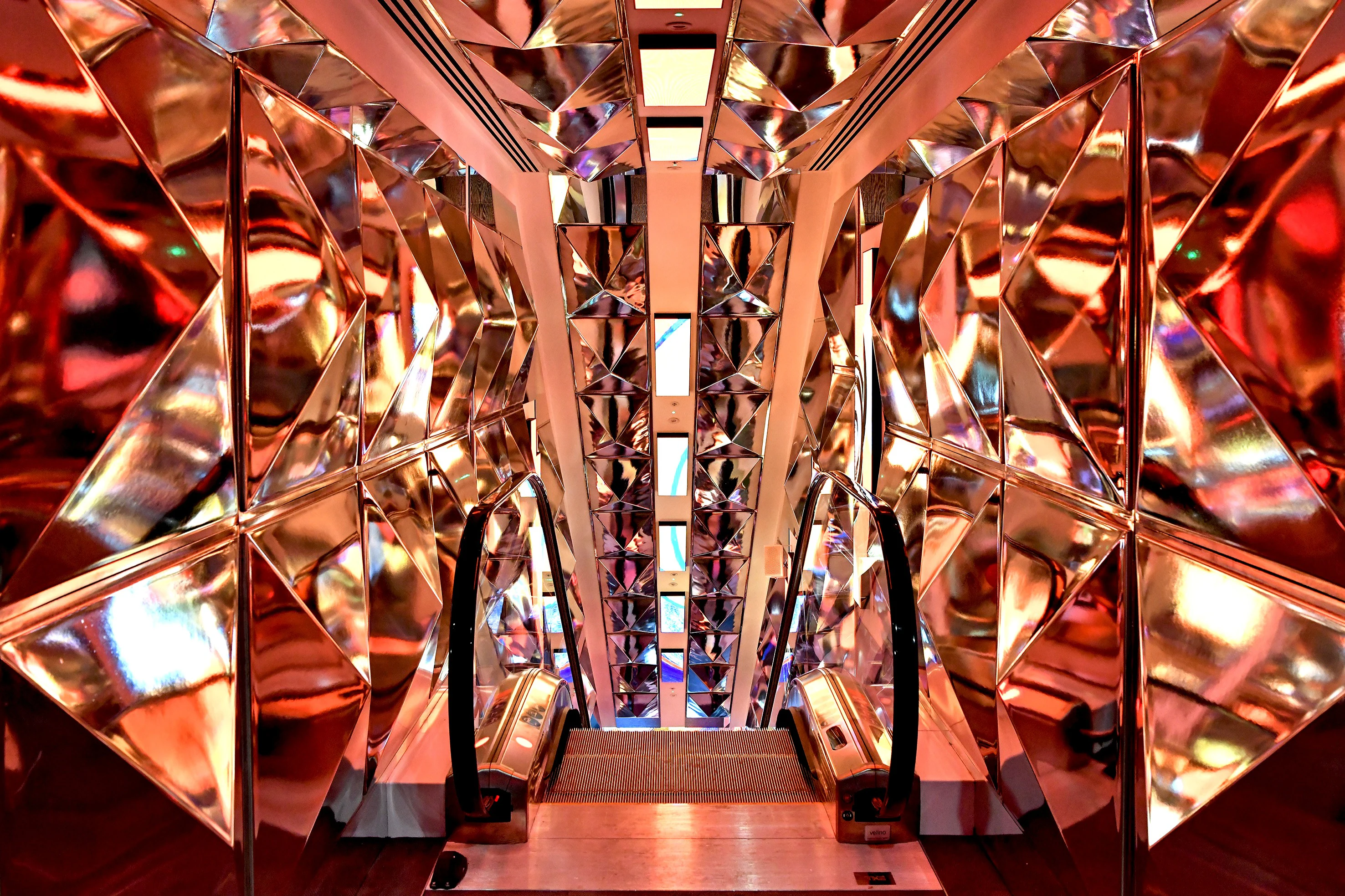 Frameless Immersive Art Experience | London