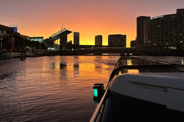 Melbourne: Passeio de barco ao pôr do sol | Reserve online