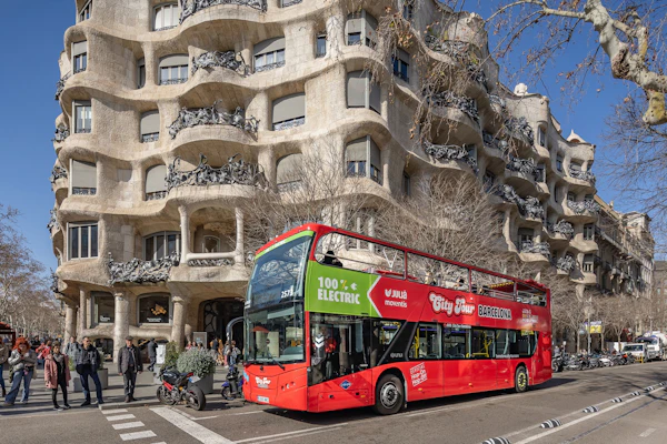 Spotify Camp Nou & FC Barcelona Museum + Park Güell + Hop-on-Hop-off-Bus