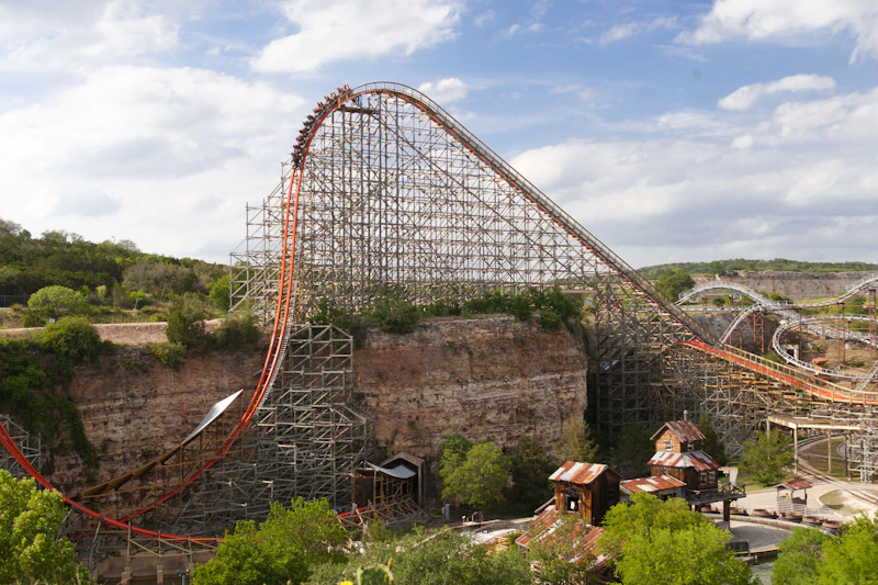 Six Flags Fiesta Texas: Billete de un día | Reserva en línea