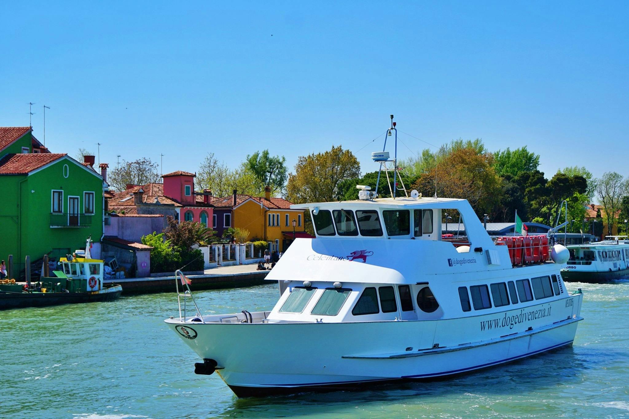 Venice: Murano and Burano Boat Tour