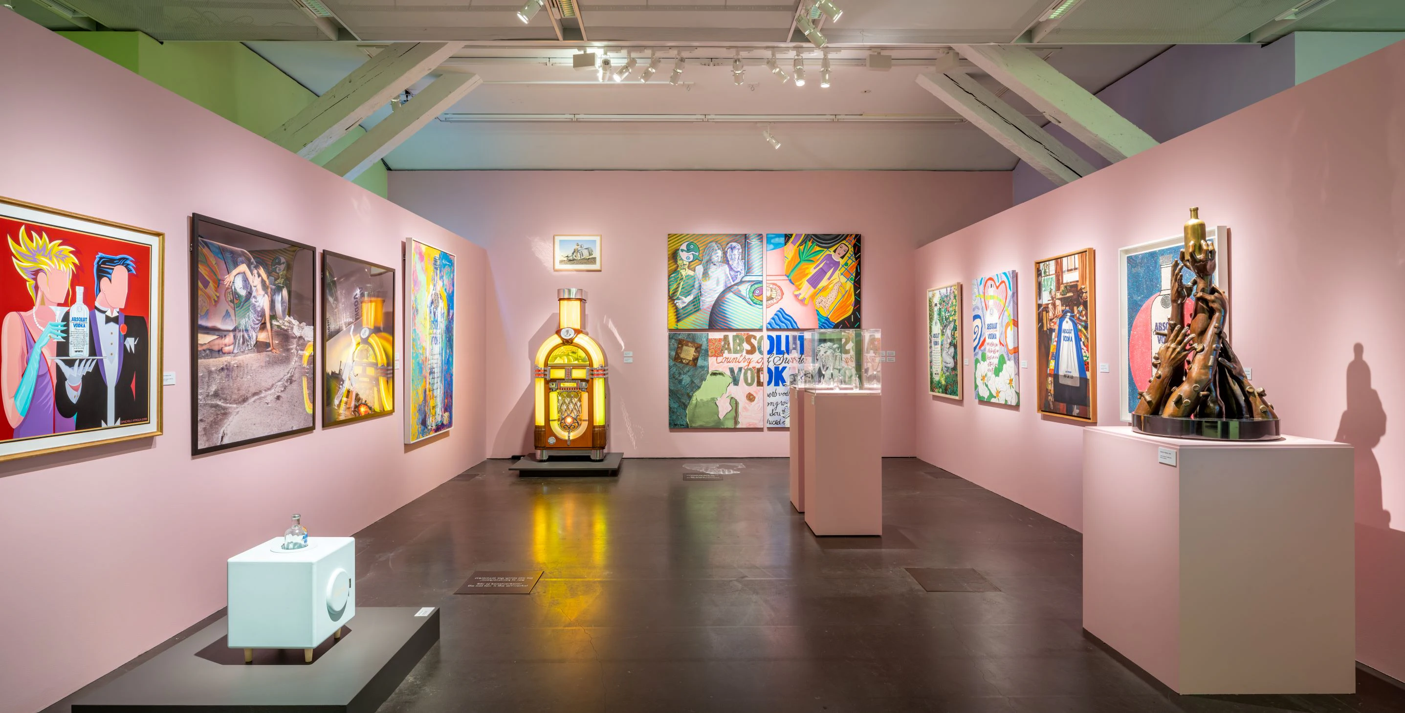 전시: 주류박물관 ReDISCOver Absolut Art 소장품 | Tiqets.com