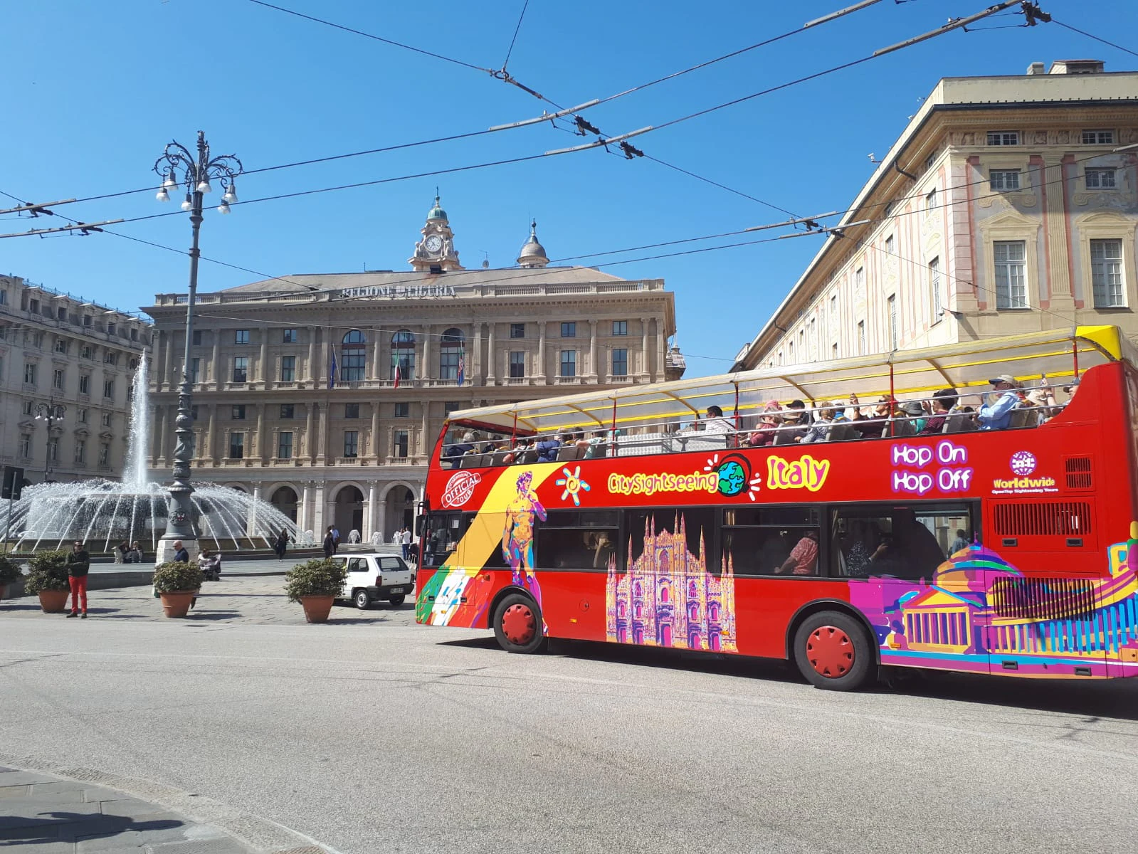 Reserva online los tours en bus turístico por Génova