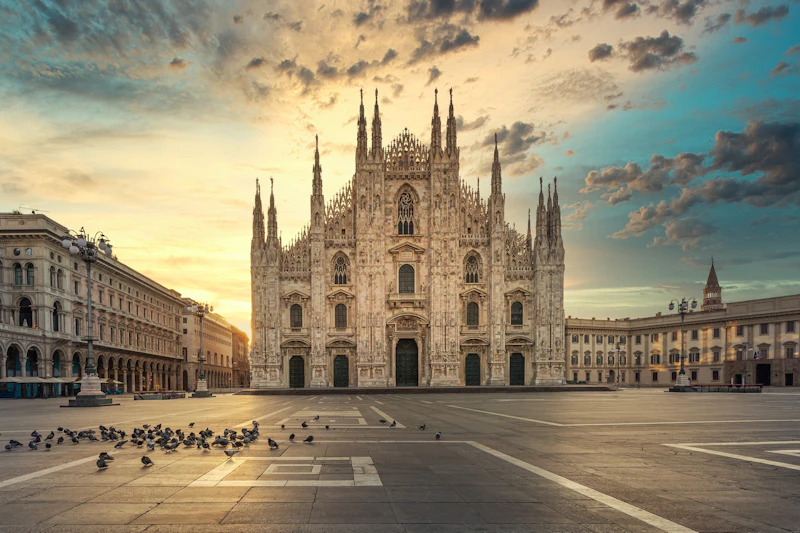 Hop-on Hop-off Bus Milan + Duomo di Milano