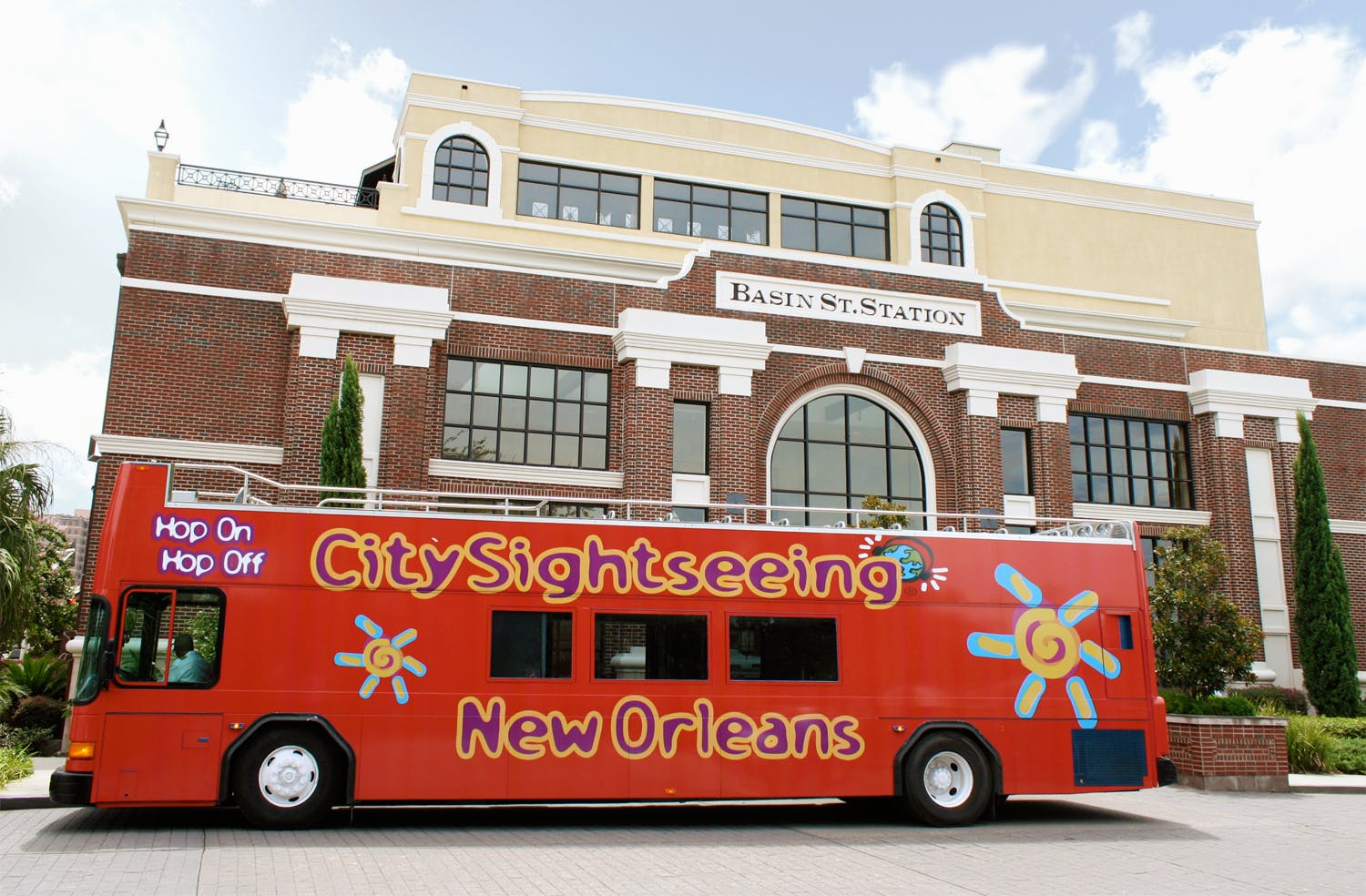Hop-on Hop-off Bus New Orleans + New Orleans: Guided Swamp Zipline Tour
