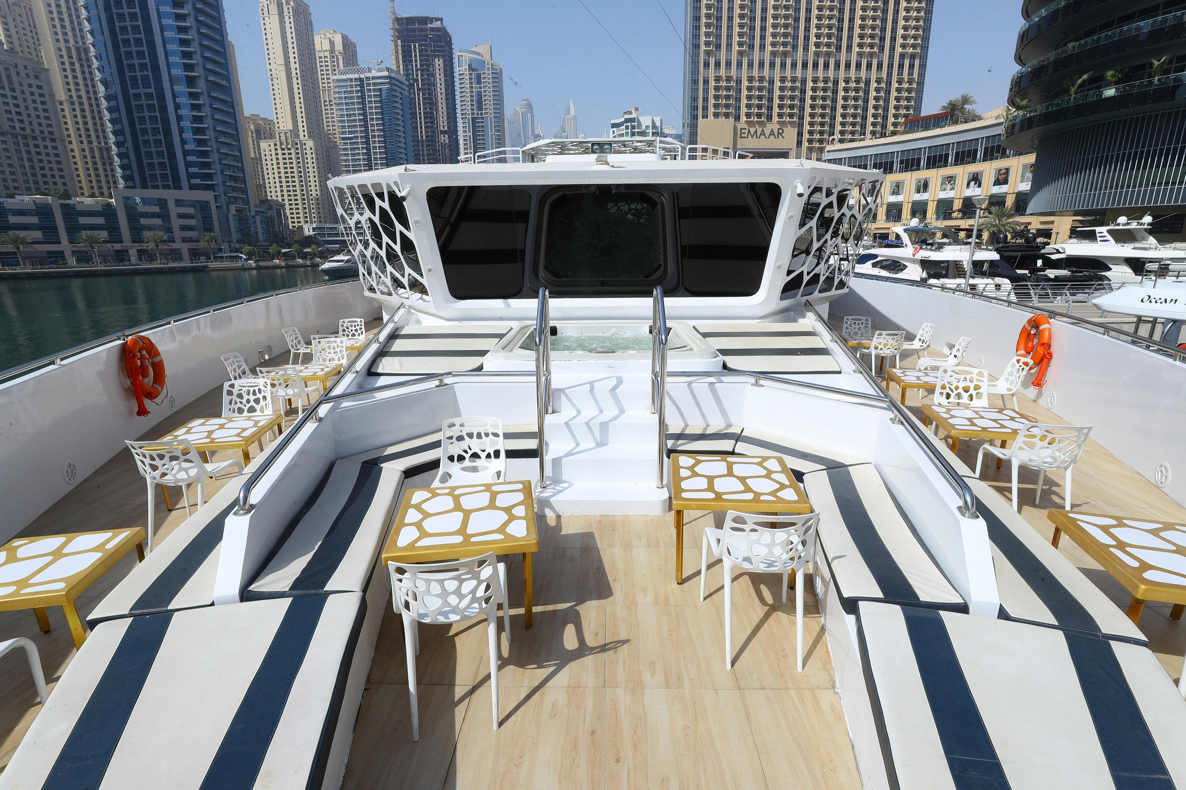 Dubai Marina: Lotus Megayacht Dinner Cruise Tickets