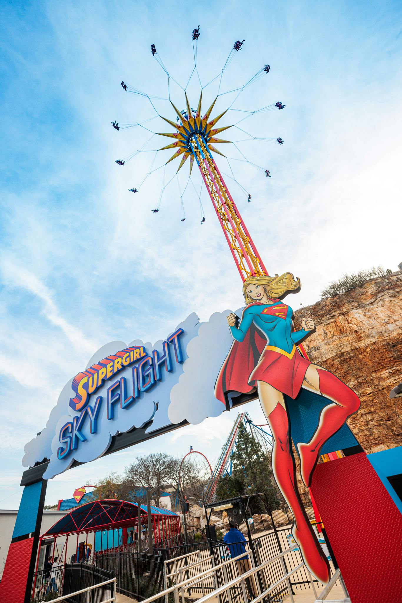 Six Flags Fiesta Texas: Billete de un día + San Antonio: Crucero ...