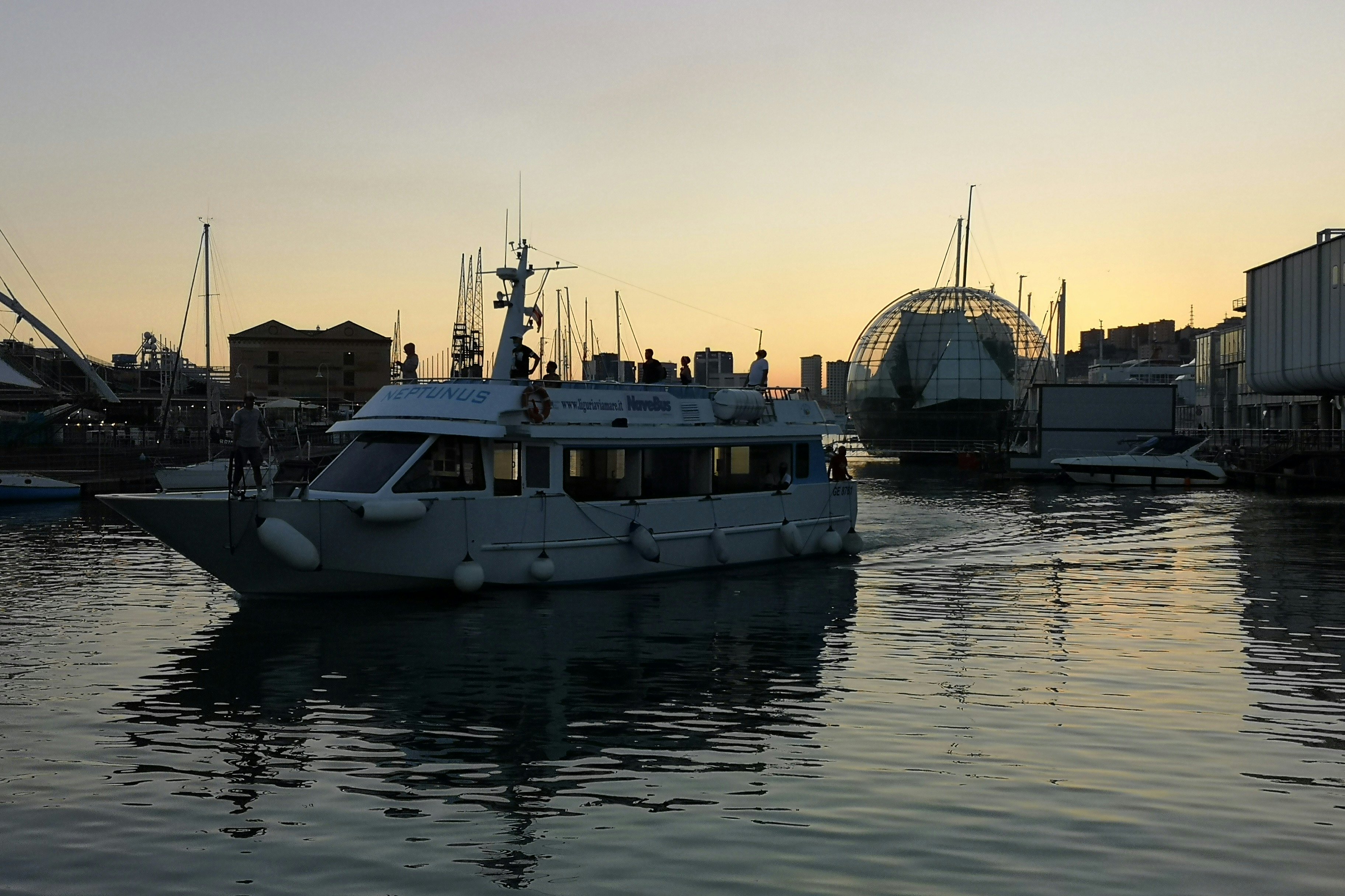 Reserva online tus Visitas en barco por Génova