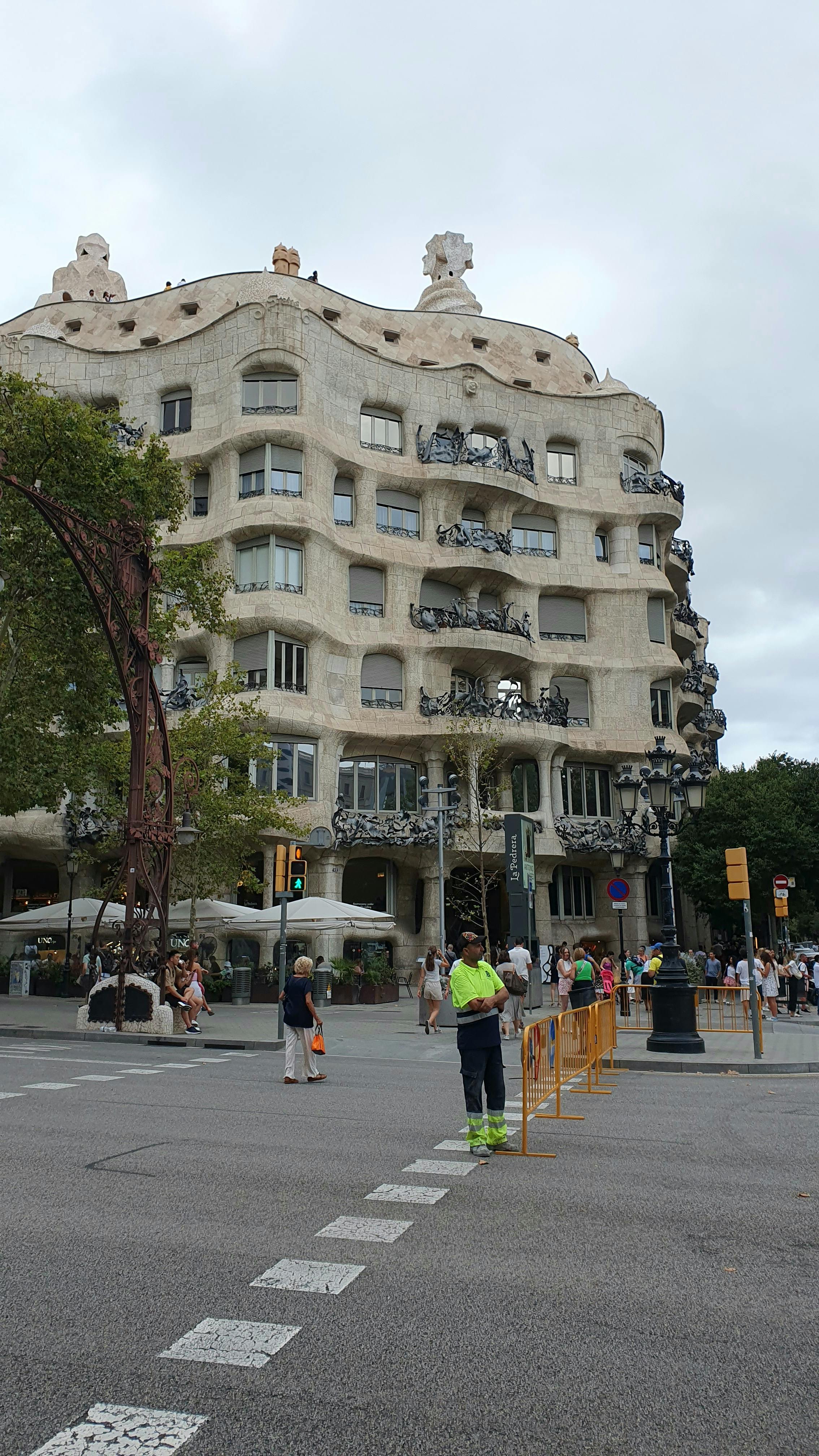 City Tour Barcelona - Hop-on Hop-off Around the City