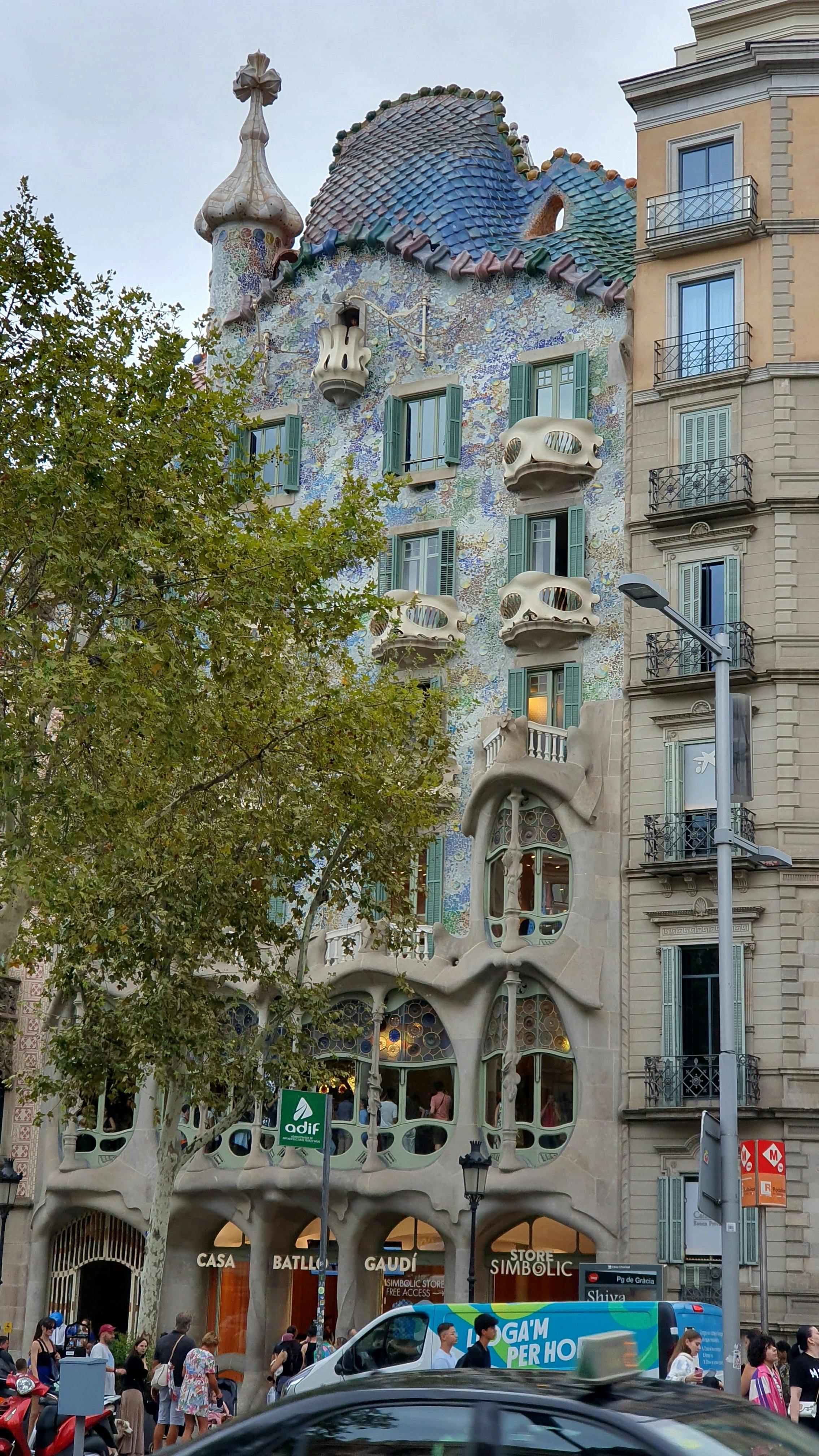 City Tour Barcelona - Hop-on Hop-off Around the City