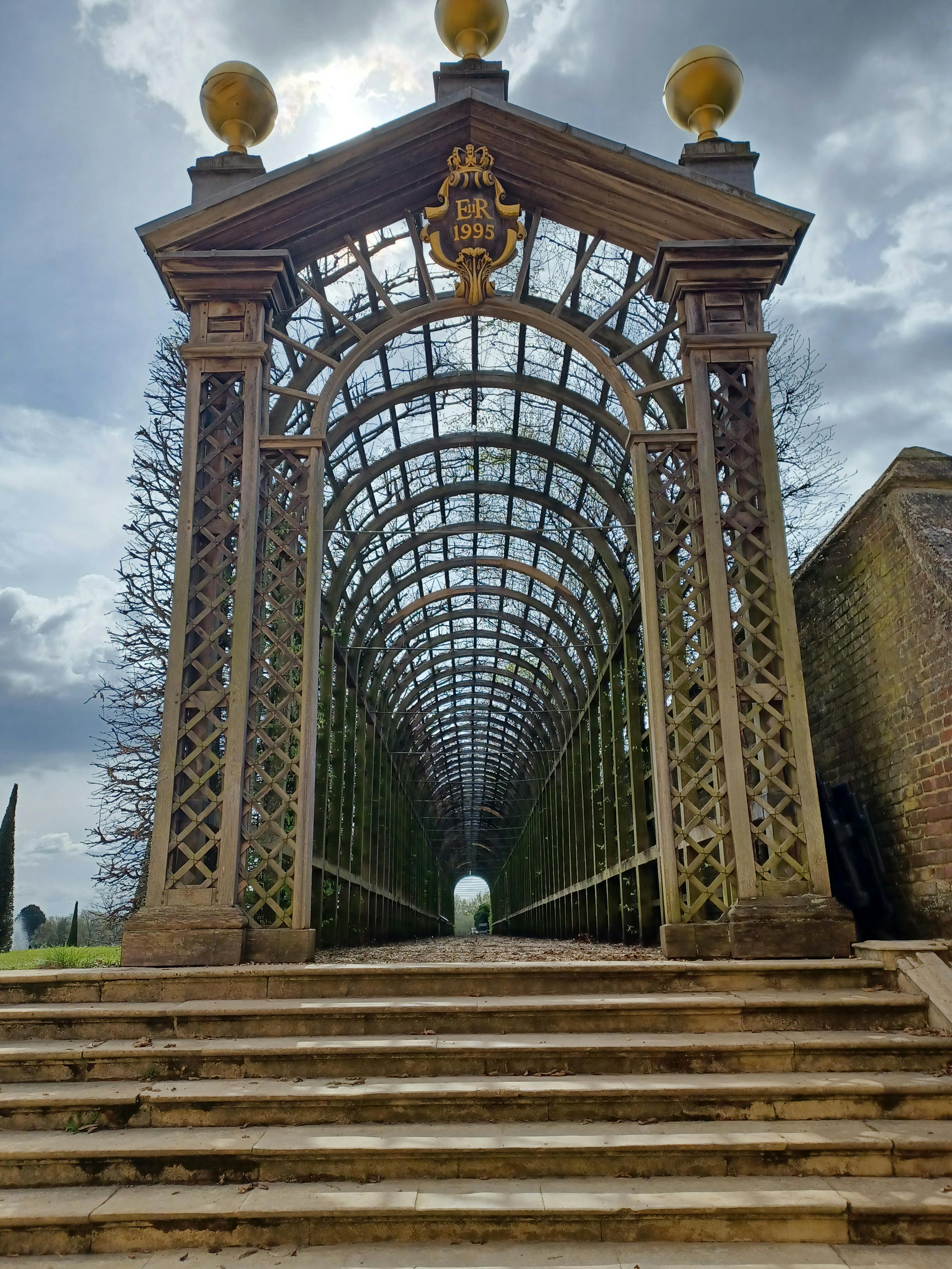 Hampton Court Palace, Gardens & Maze Tickets