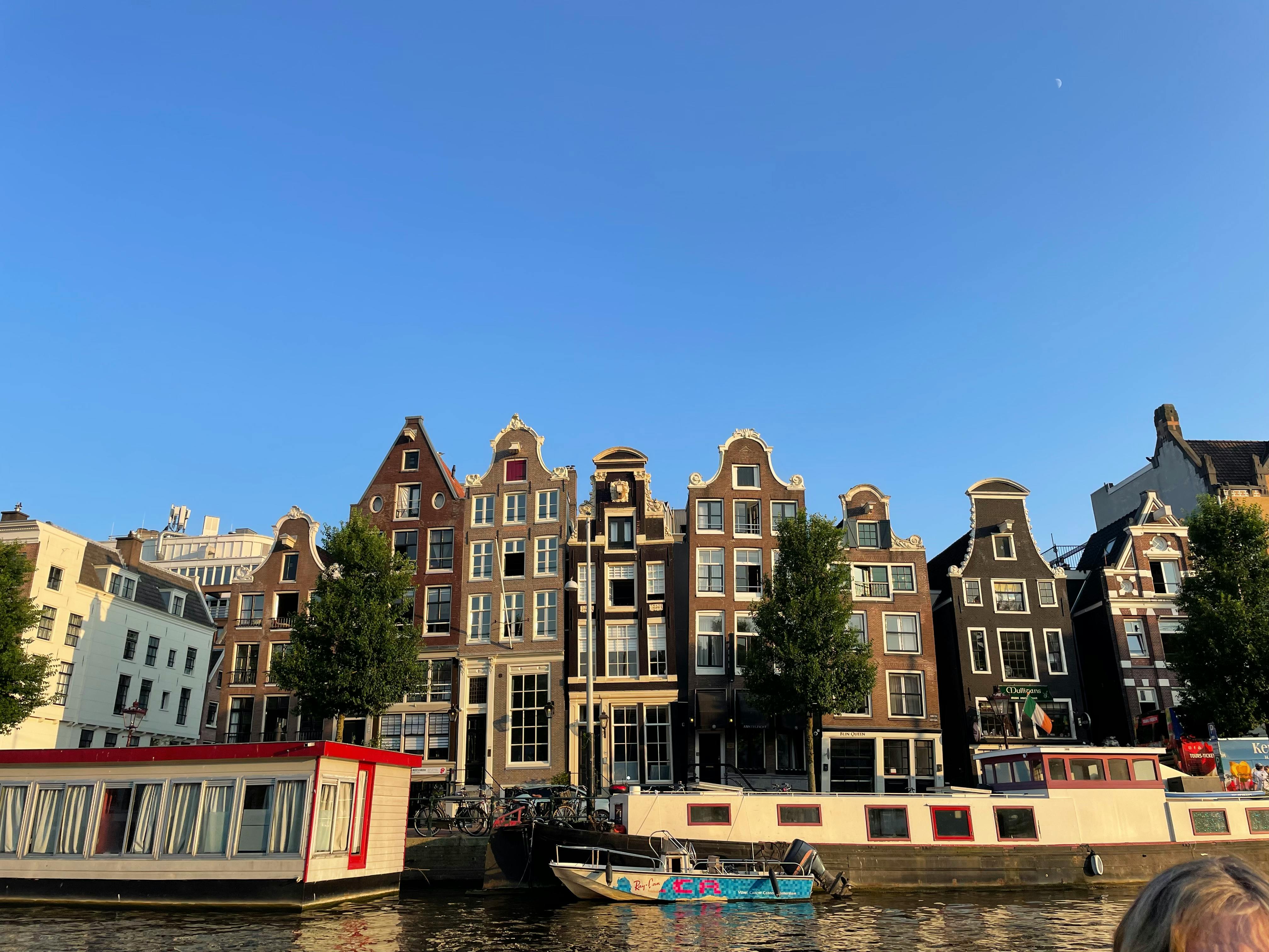 Luxury Canal Cruise with Onboard Bar Central Station