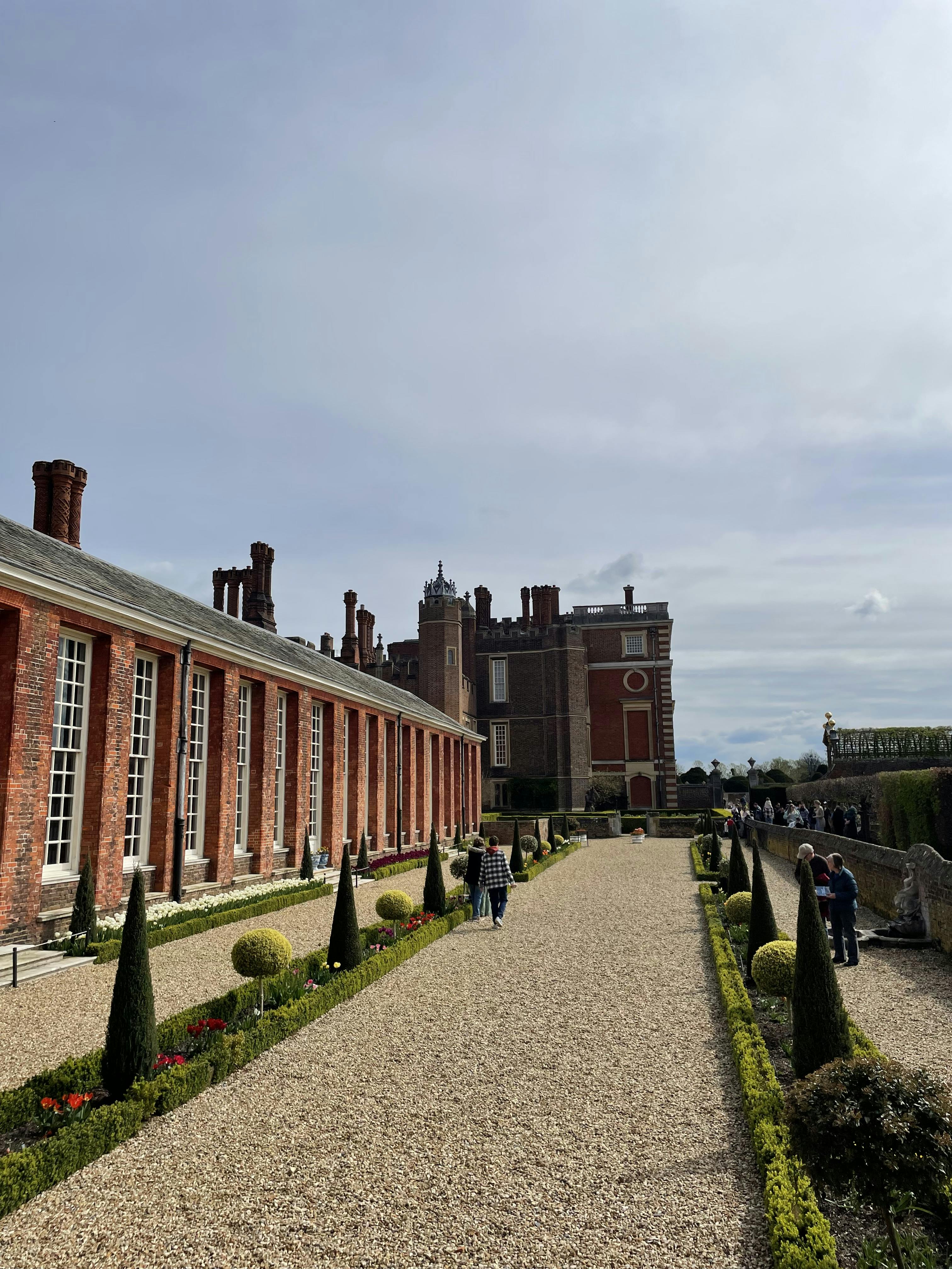 Hampton Court Palace, Gardens & Maze Tickets