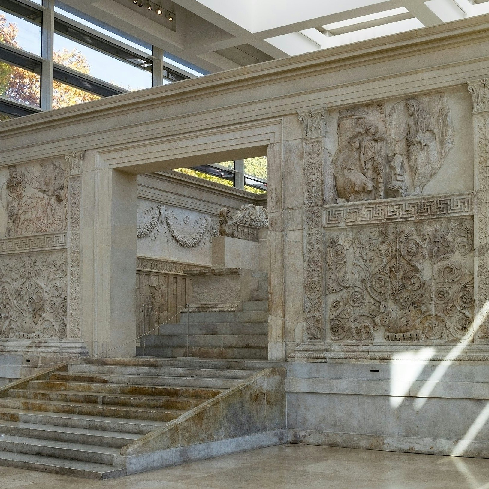 Tentoonstelling: Helmut Newton. Erfenis, Ara Pacis Museum | Tiqets.com