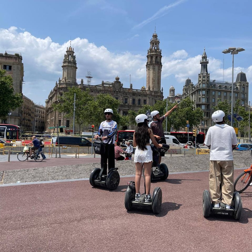 Barcelona City Highlights Segway Tour con Guía Local | Reserva entradas