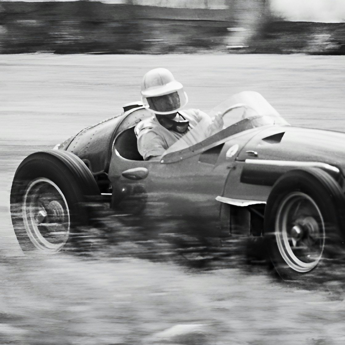 Francisco Godia Verkoop: Een Gentleman Chauffeur | Boek Tickets